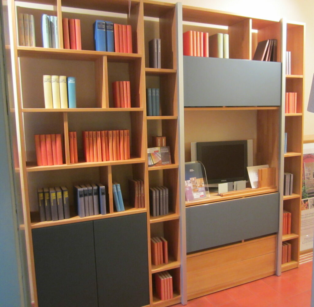 Regal TREND mit Schiebetüren – Möbel Dresden – Trollhus ...